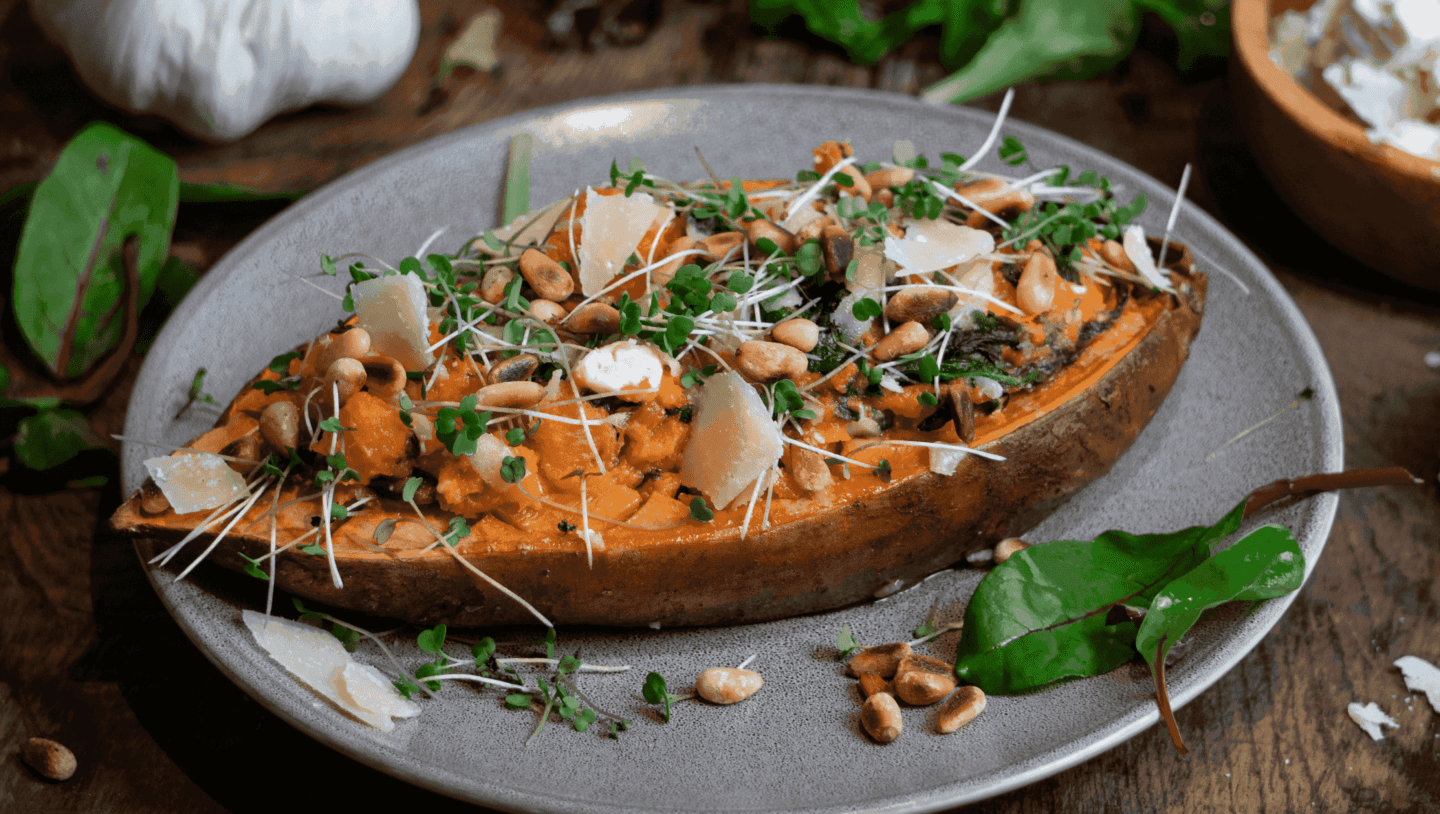 Gefüllte Süßkartoffel mit Mangold - Flavoury Food Blog